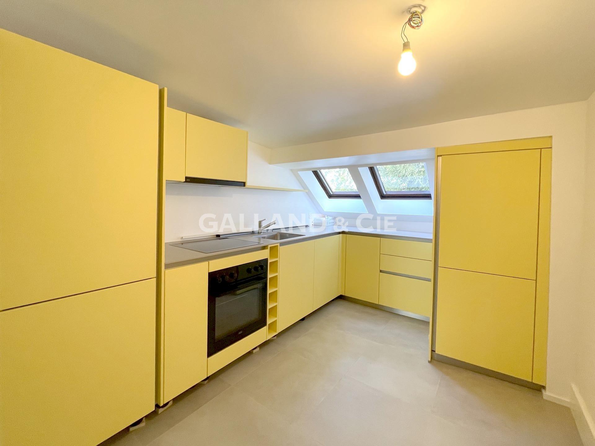 Location Appartement de 5 pièces mansardé, avec accès au jardin commun ...